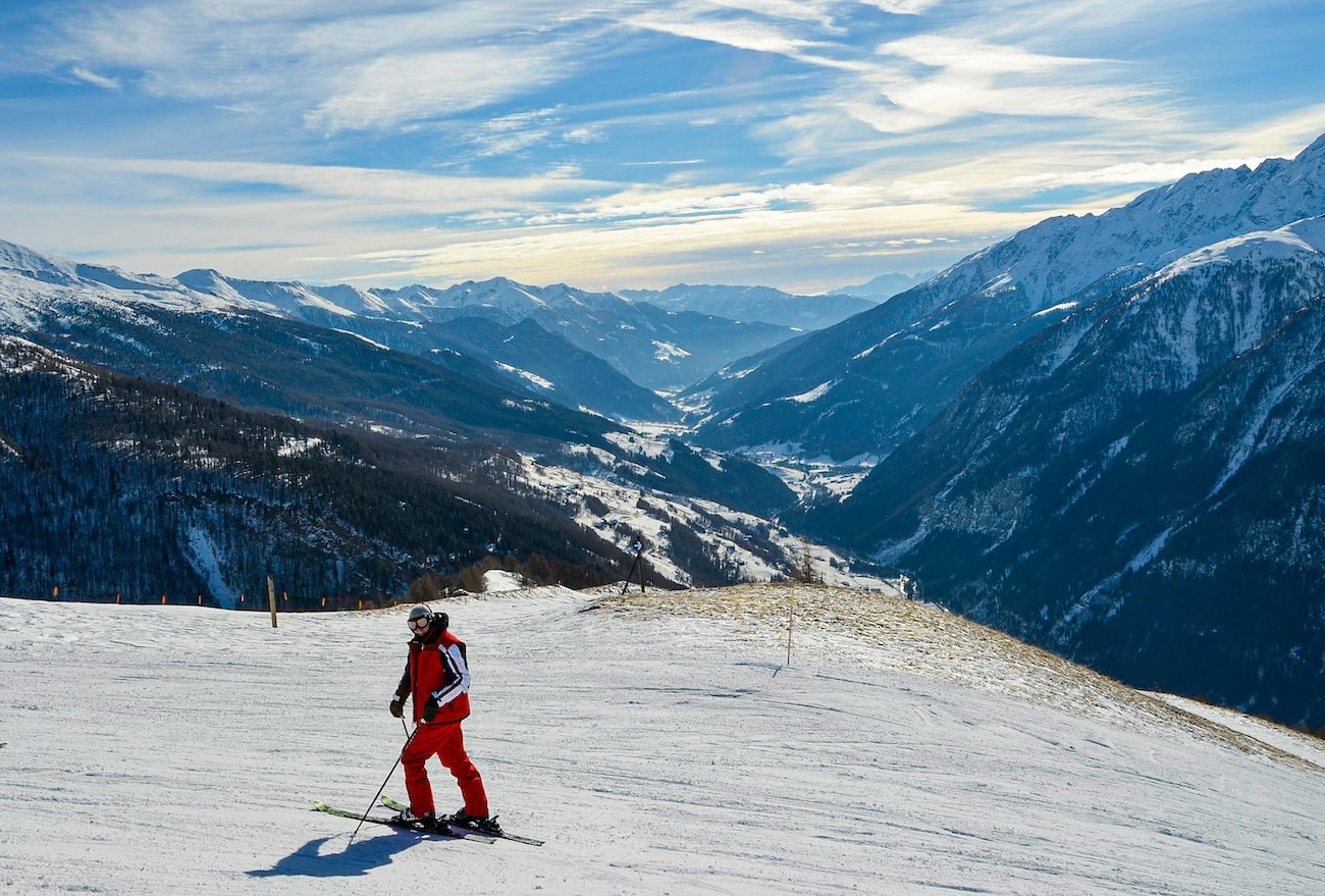 Sunshine Village vs Lake Louise Ski Resort — Which Is Better? - Alberta ...